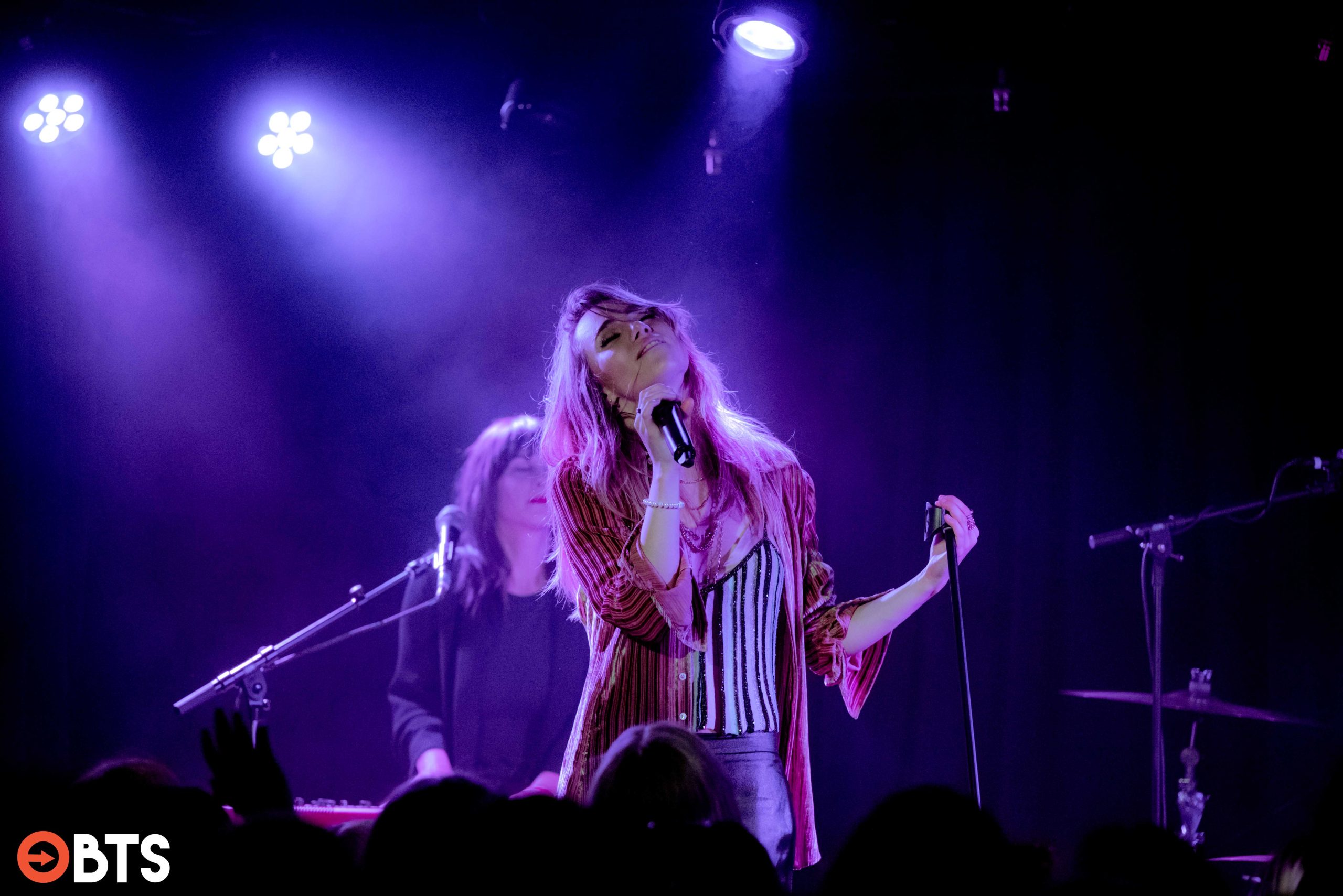 PHOTOS: Suki Waterhouse - San Francisco, CA - 5/7/22 | Beyond The Stage ...